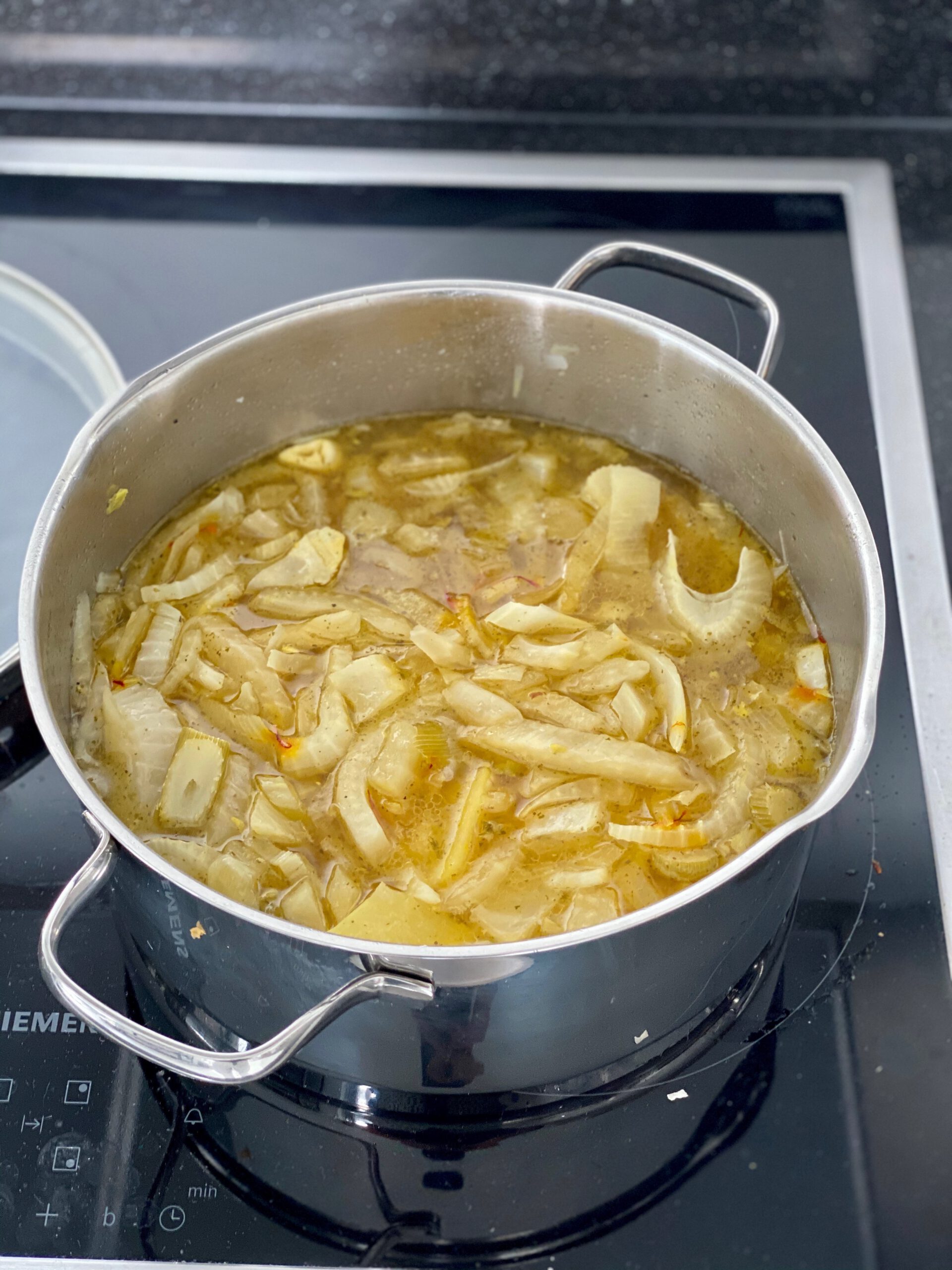 Romige venkelsoep met saffraan - The Vegan Effect